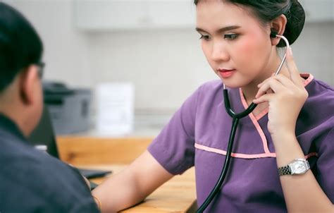 Premium Photo Asian Nurse Using Stethoscope With Patient At Hospital