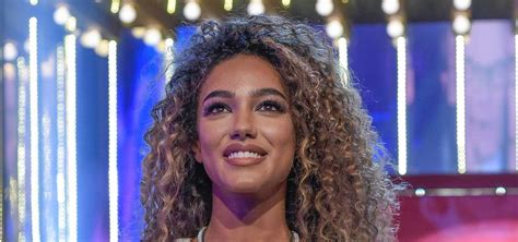 GF 2023 Samira Lui imita Grecia Colmenares il risultato è esilarante