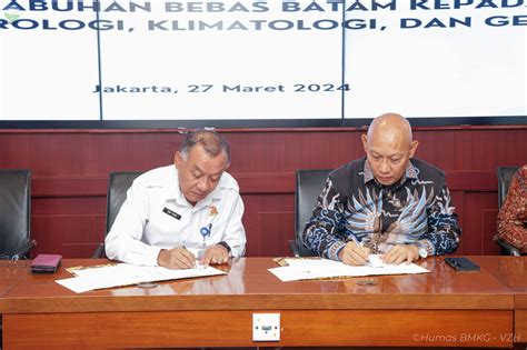 BMKG Dan BP Batam Tandatangani Berita Acara Serah Terima BMN BMKG