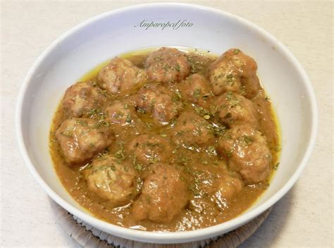 Cocinando en casa Albóndigas de pollo en salsa