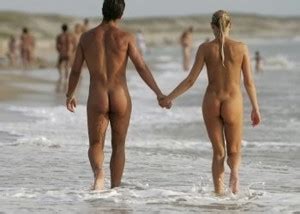 Spiaggia nudista la proposta sarà discussa in consiglio comunale