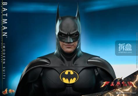 HOTTOYS 闪电侠 基顿蝙蝠侠 现代装甲版 1 6可动人偶 拆盒