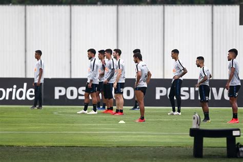 Carille vai carregar mistério da escalação do Corinthians até o