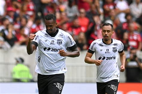 Após impedimento e pagamento de dívida pelo Corinthians Jô volta a ser
