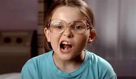 Atriz Mirim Do Filme Pequena Miss Sunshine Reaparece Bem Diferente