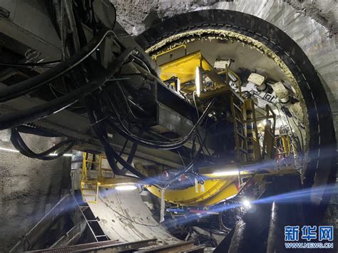 组图丨浙江温州巨型穿山甲现身 掘进瓯江引水工程 新华网