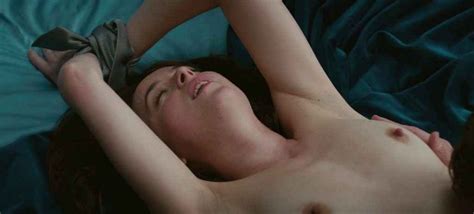 Dakota Johnson Nue Dans 50 Nuances De Gris Olympine