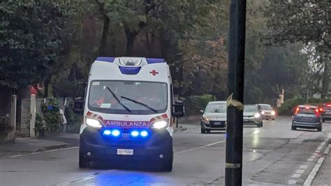 Saronno Scontro Auto Moto In Via Miola Soccorso Un Enne Il Saronno