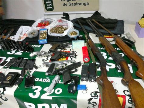 G1 Após troca de tiros PM prende 4 material da PF e arsenal no