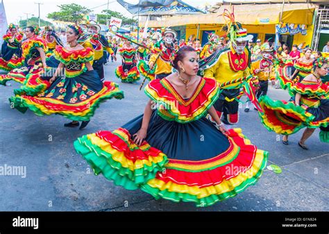 Los Participantes En El Carnaval De Barranquilla En Barranquilla