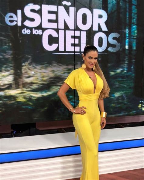A Orillas Del Mar Ninel Conde Deslumbra Con Su Figura Perfecta MDZ