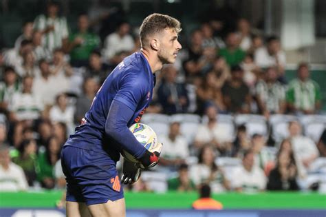 Goleiro Do Athletico E Lateral Revelado Pelo Coritiba Est O Na