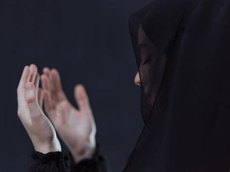 Premium Photo Portrait Of Beautiful Muslim Woman In Fashionable Dress