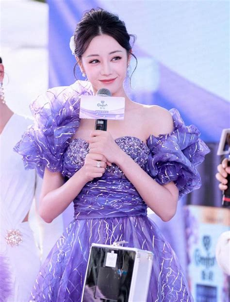 Địch Lệ Nhiệt Ba đụng tạo hình hoa tiên tử với Lưu Diệc Phi