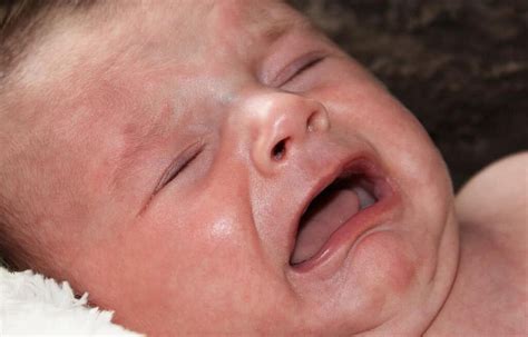 Calmar los terrores nocturnos en bebés Descubre cómo Madres Hoy