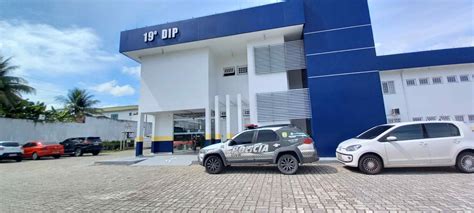 Homem é preso 13 celulares roubados e drogas no bairro Ponta Negra