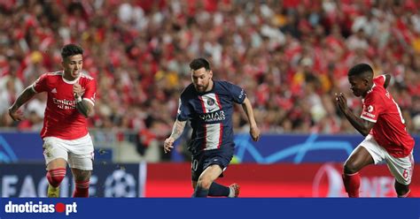 Benfica e PSG empatam jogo de líderes em dia de golos portugueses