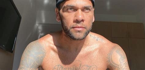 TATUAGEM DANIEL ALVES entenda como tatuagem íntima foi determinante