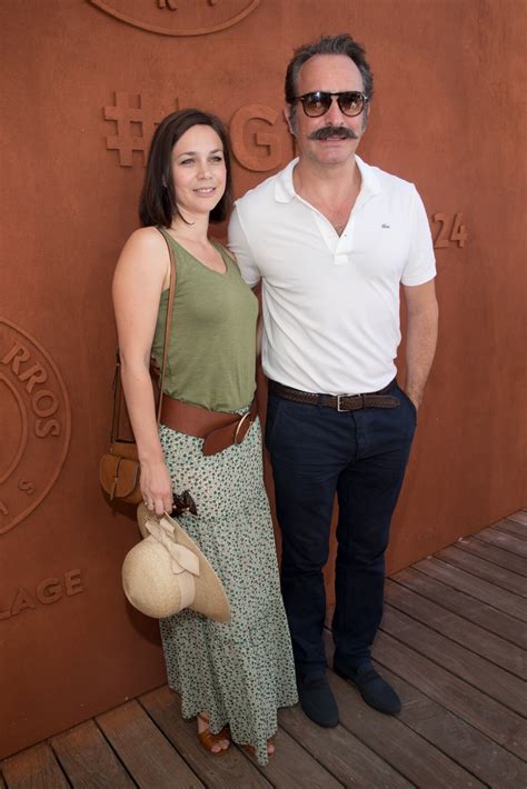 Photo Jean Dujardin Et Sa Compagne Nathalie Pechalat Au Village Lors