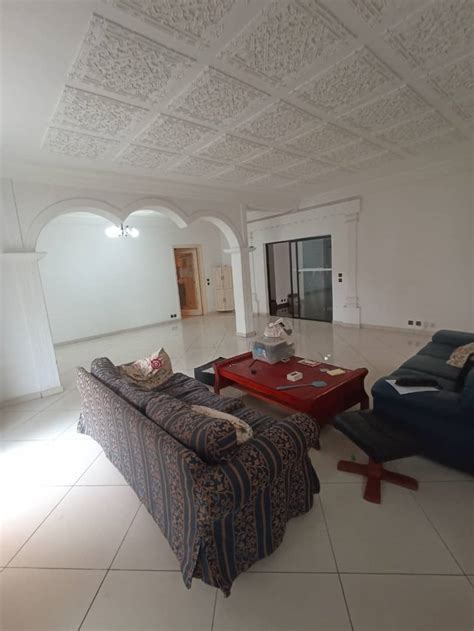 Villa duplex à louer à Cocody riviera 4 cité blanche BIIM
