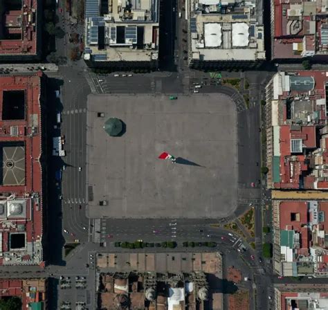 Cuántas personas caben en el Zócalo de la CDMX hoy