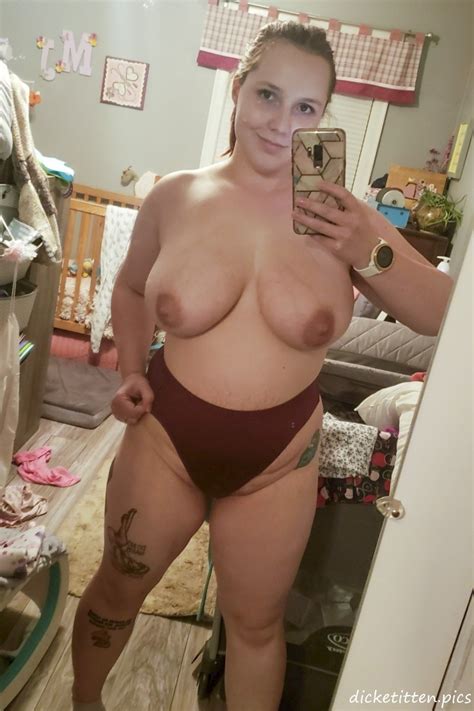 Hängetitten Selfie Dicke Titten Bilder