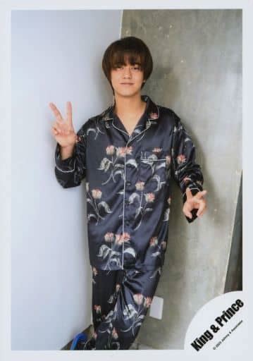 駿河屋 買取King Prince 髙橋海人 膝上 シングルなにものMVジャケ写オフショット 公式生写真男性生写真