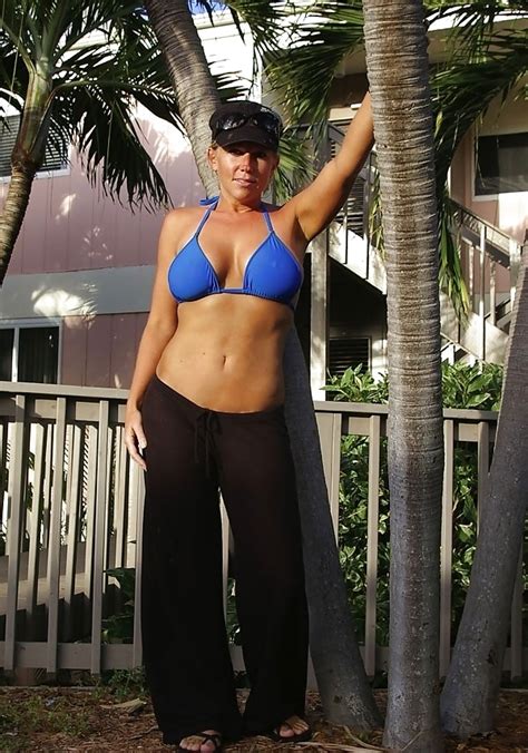 Sexy Blonde Crystal In Her Blue Bikini Photo 3 10 X3vid