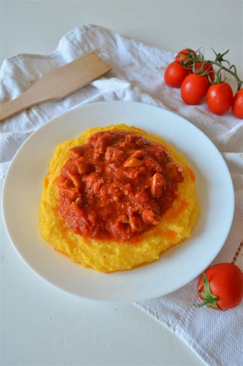 POLENTA AL SUGO CON SALSICCIA E FUNGHI FoodblogFuorisede
