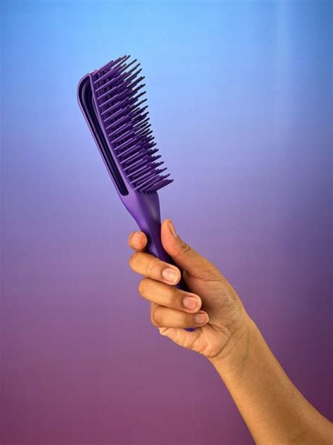 Escova Polvo Para Que Serve E Como Usar No Cabelo Cacheado
