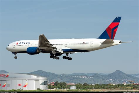 N Da Delta Air Lines Boeing Er Photo By Ramon Jordi Id