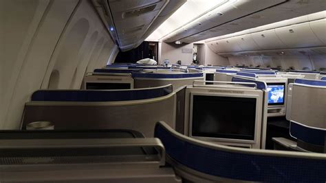 Best Seats On United Polaris Business Classroom Party Desks In London