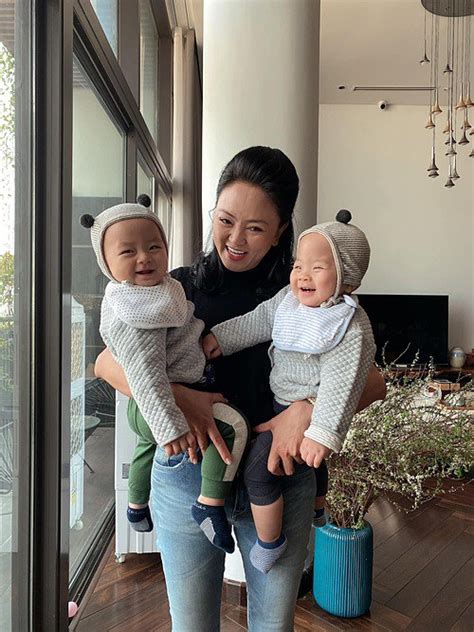 Cô hiệu phó Văn Thùy Dương U50 bị chồng lừa sinh thêm cặp song sinh