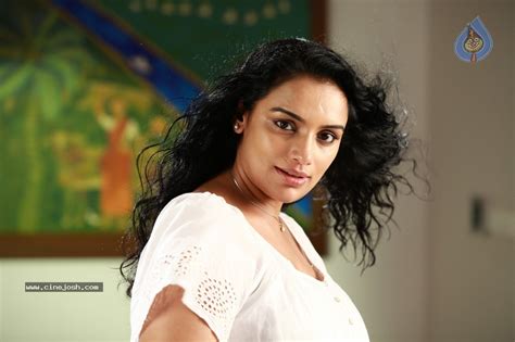 Shweta Menon Stills Photo 3 Of 10