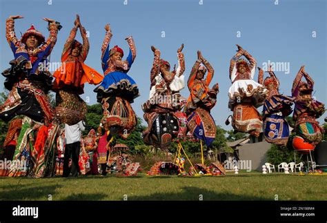Indians Wearing Traditional Attire Practice Garba The Traditional