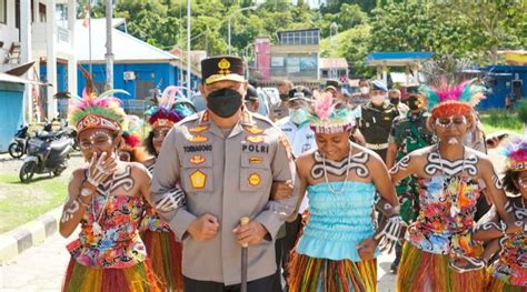 Gerbong Mutasi Polri Bergulir Ini Sosok Pengganti Kapolda Papua Barat