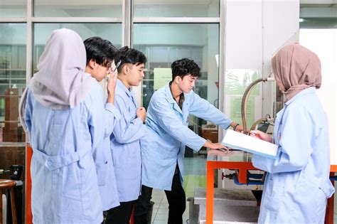 Kantongi Akreditasi Unggul Dari Ban Pt Teknik Kimia Ums Berada Di