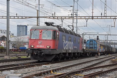 Re 620 005 9 durchfährt am 06 02 2023 den Bahnhof Pratteln Bahnbilder de