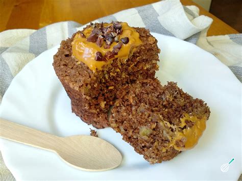 Bolo de caneca de banana e chocolate feito sem açúcar e no micro ondas