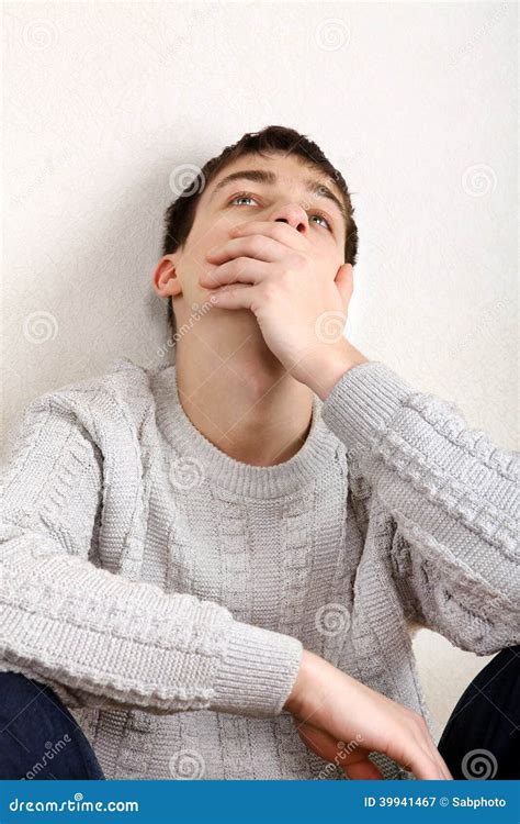 Adolescente Triste Imagen De Archivo Imagen De Pensamiento 39941467