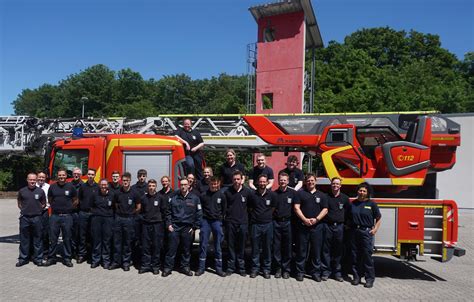 19 NEUE EINSATZKRÄFTE FÜR FEUERWEHR RuhrkanalNEWS
