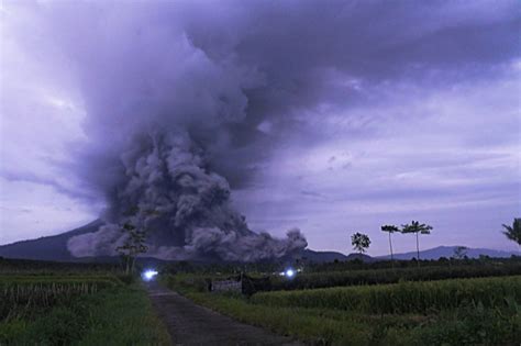 Volcanic Eruption At Mount Semeru IASbaba