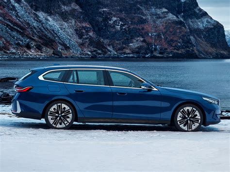Neue Fahrzeuge BMW Der Neue 5er Touring Mild Hybrid 520d XDrive Touring
