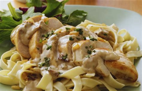Cómo hacer pasta cremosa con pollo para la hora de la comida Imperio