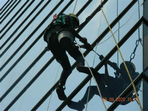 Sealant Kaca Gedung Graha Kencana Kebun Jeruk H1