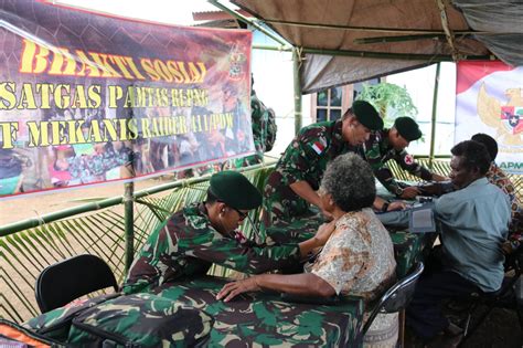 Tim Kesehatan Satgas Yonif 411 Kostrad Gelar Pengobatan Massal Di
