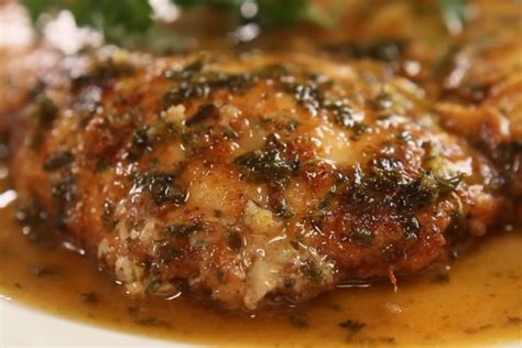 Piletina Francese Belo Meso U Sosu Od Vina Izglasan Za Najbolji