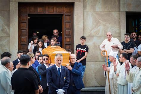 Palloncini Bianchi Per I Funerali Di Giulia Tramontano E Thiago
