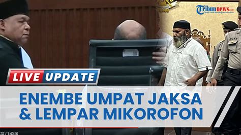 Mengamuk Di Sidang Lukas Enembe Umpat Jaksa Hingga Lempar Mikrofon
