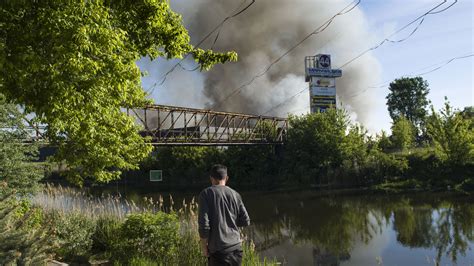 Einkaufszentrum bei Großbrand in Warschau zerstört oe24 at